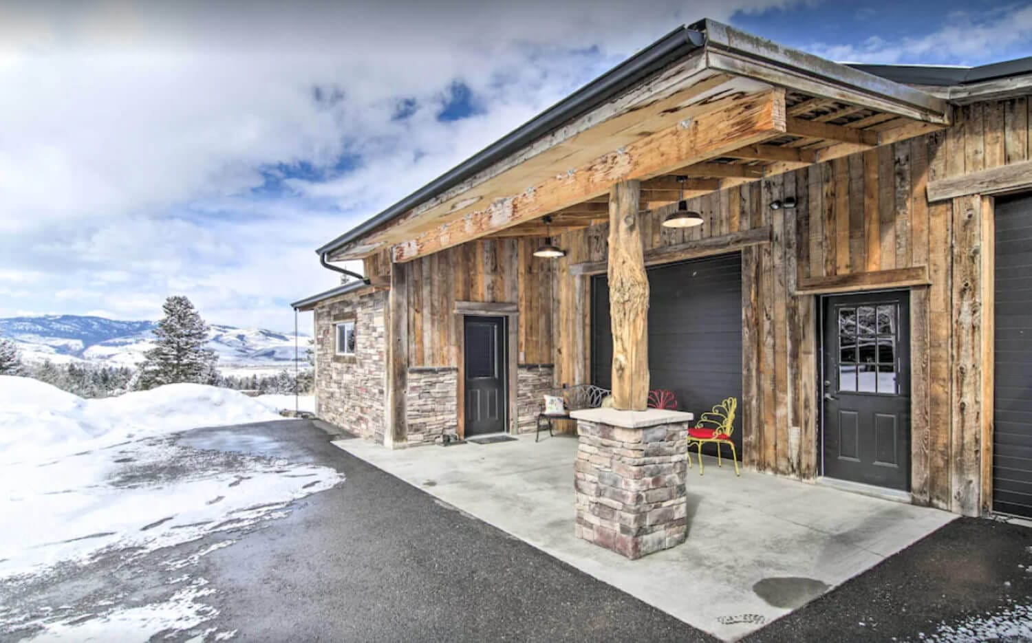 26 Unique VRBO Montana Stays [17 With Hot Tubs]