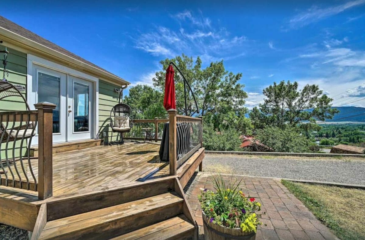 26 Unique VRBO Montana Stays [17 With Hot Tubs]